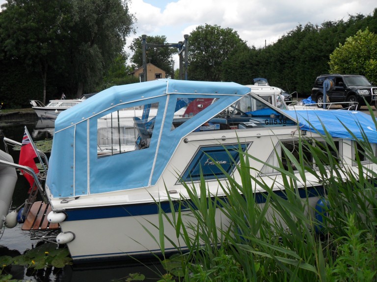 Motor cruisers | A.C. Boat Canopies